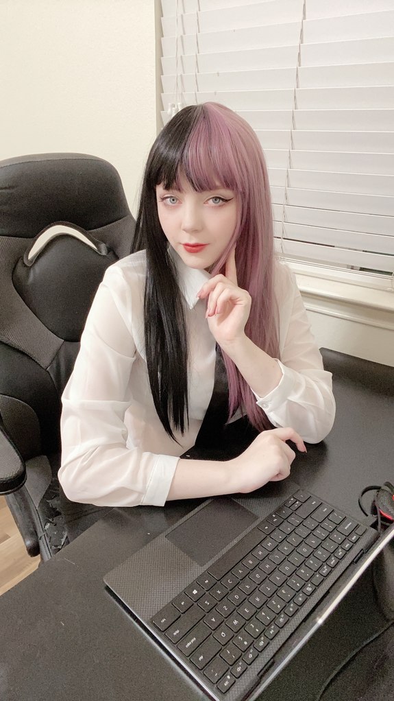 Secretary [44 pics + 11 vids] - luciphee. Miss secretary would like to ...