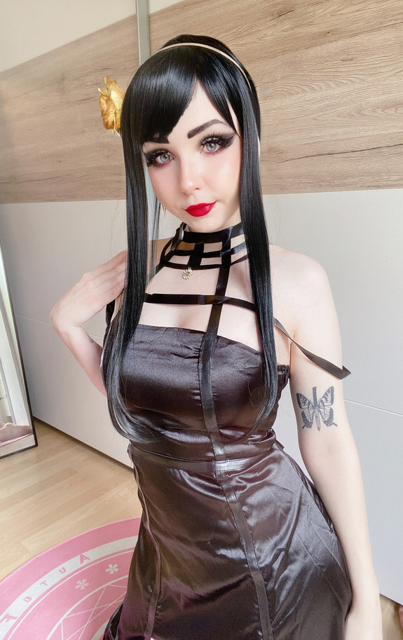 Yor Cosplay - misakirisu. 17 pictures in my Yor cosplay :3 (includes fullbody picture, tongue)