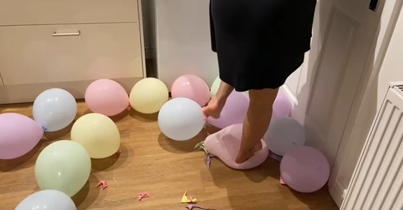 Sarah bursting pro - Boomaloon . Sarah is a pro in this clip, she has ...